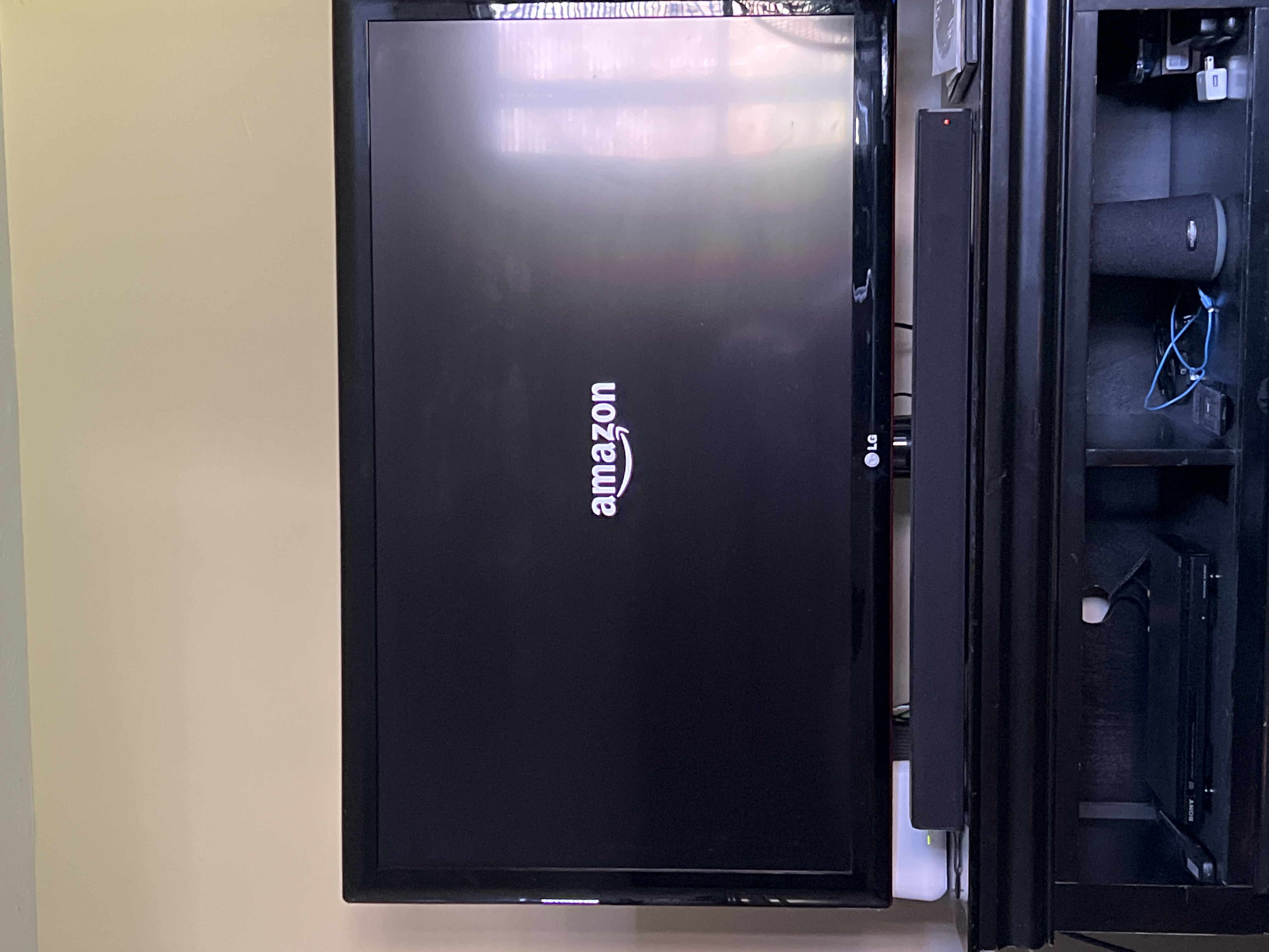 Amazon logo stays on screen